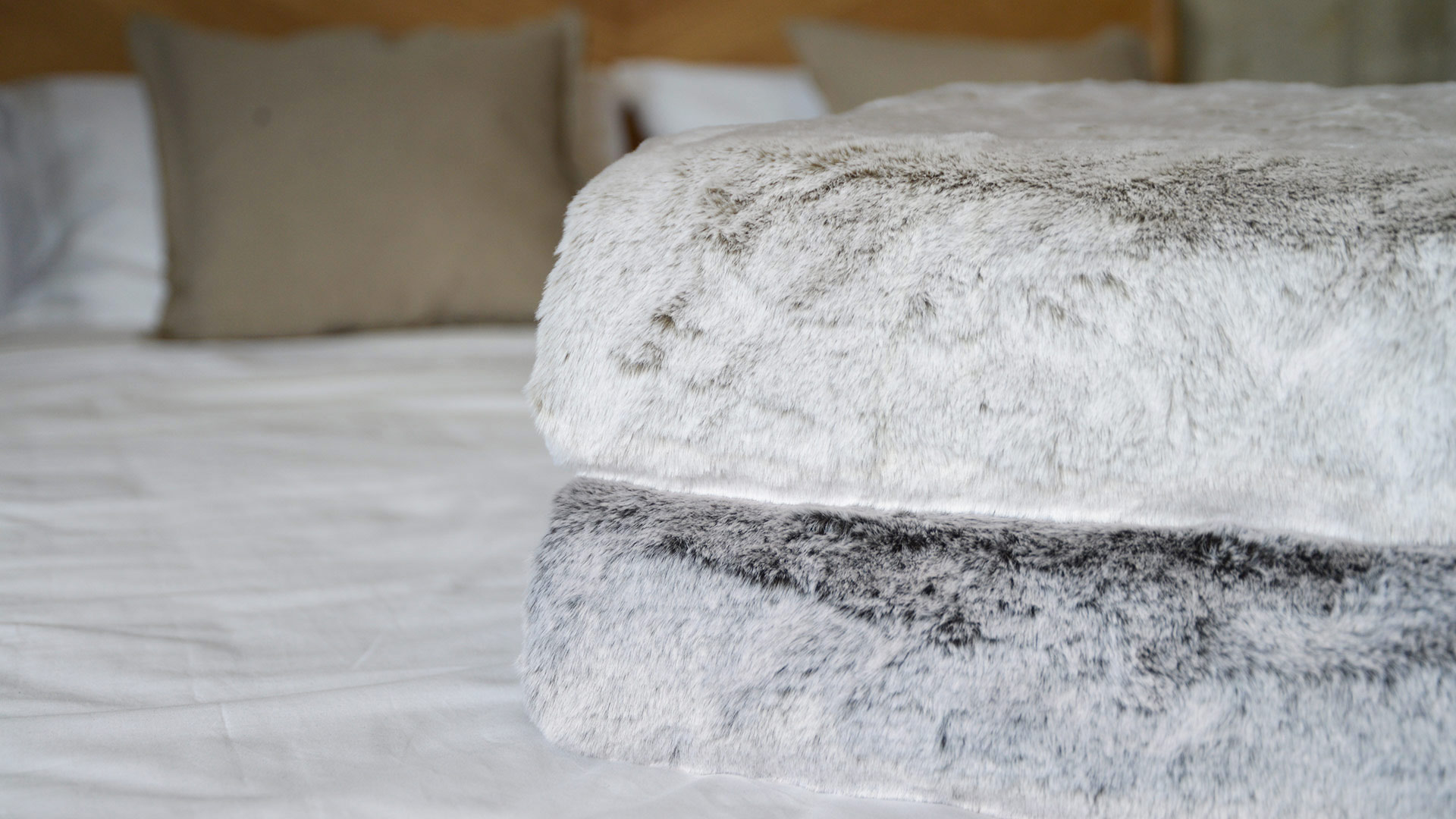 Luxury Frosted Faux Fur Throws | Blankets | Natural Bed Company