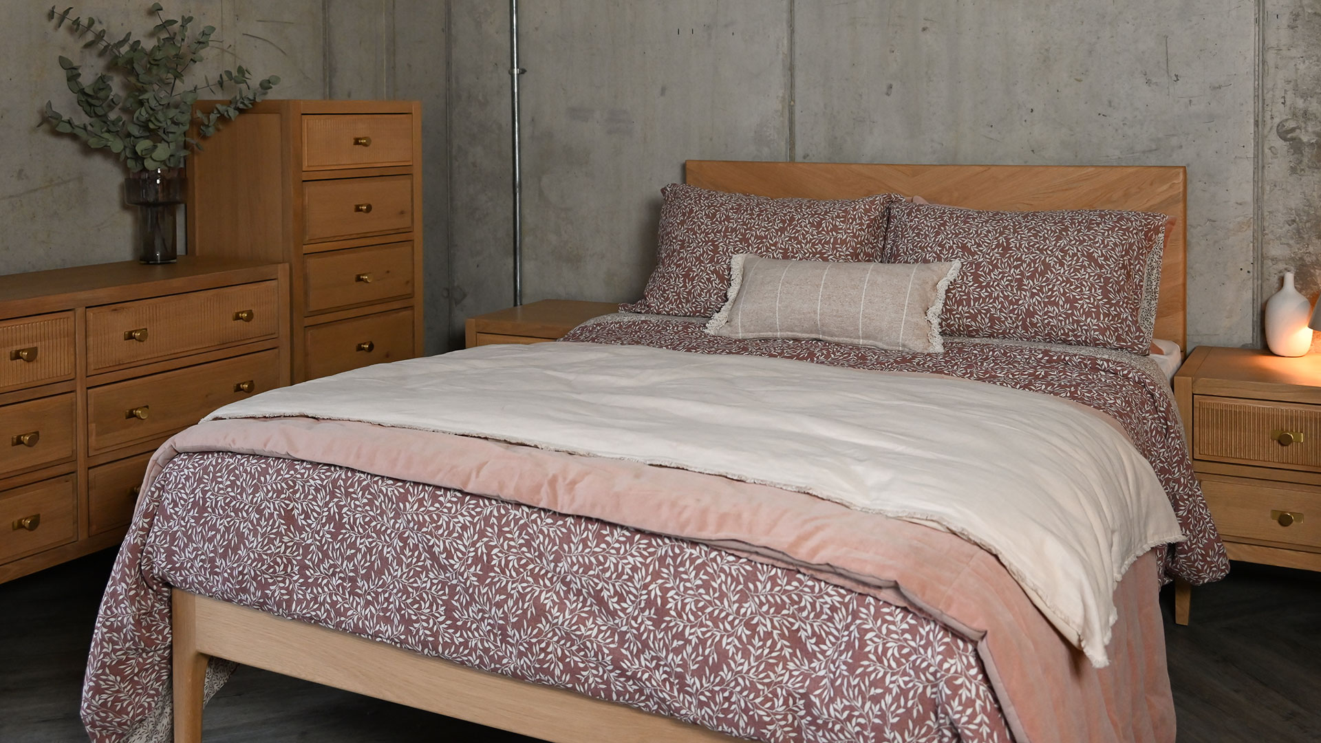 Deco - Reeded Oak Wide Chest - Natural Bed Company