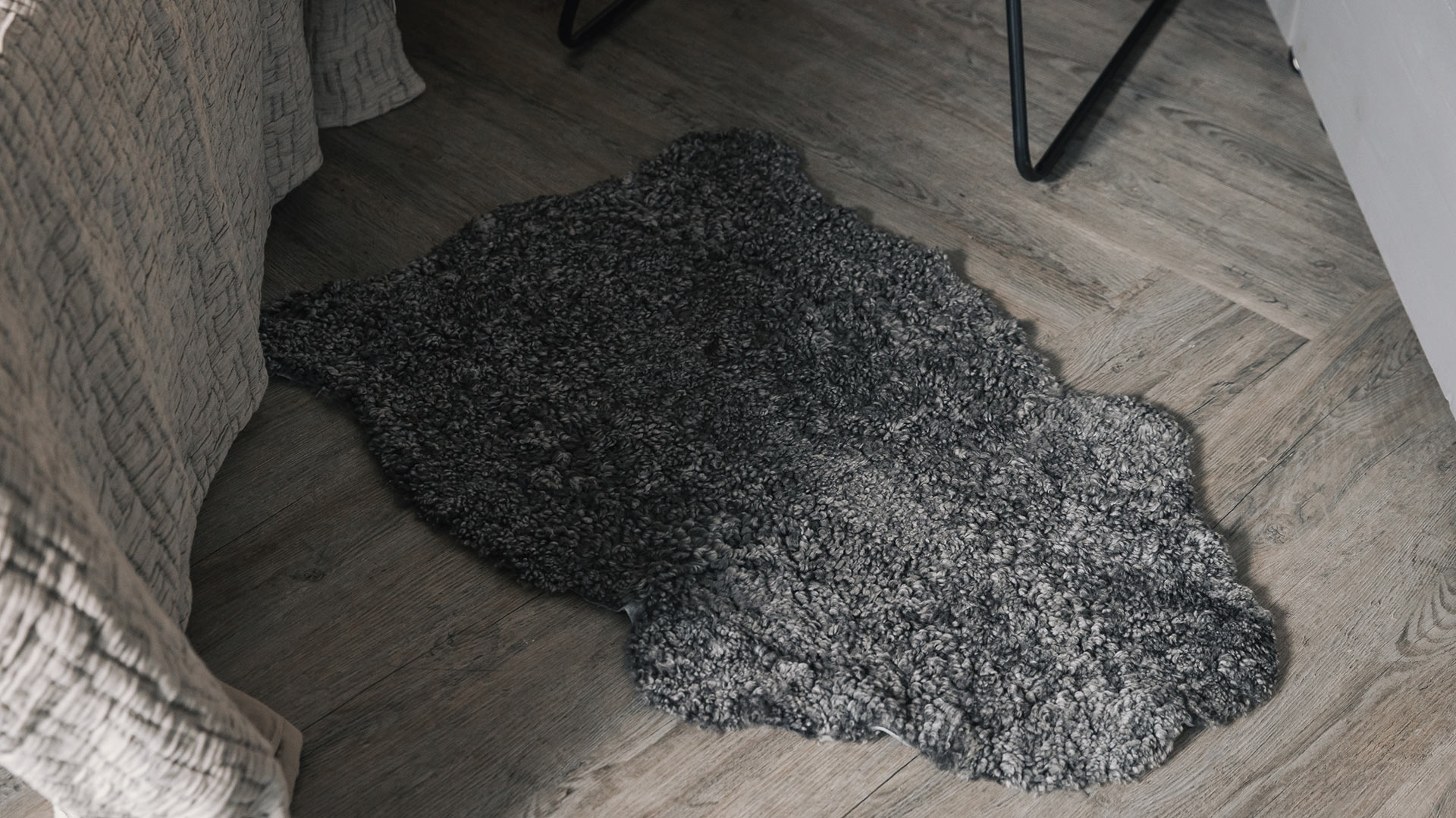 Short-haired Sheepskin Rug - 2 colours - Natural Bed Company