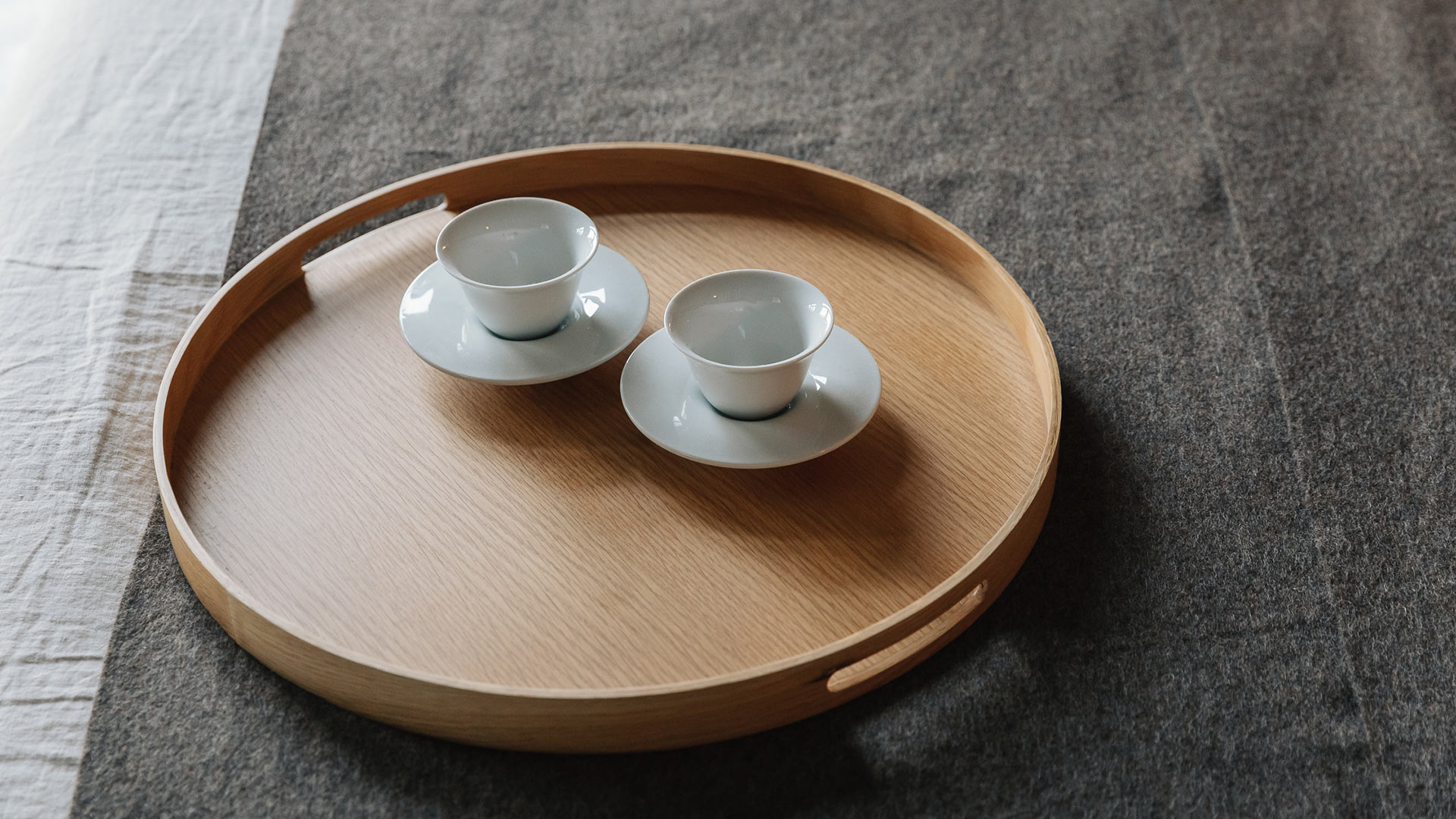 Large Round Oak Tray - Natural Bed Company