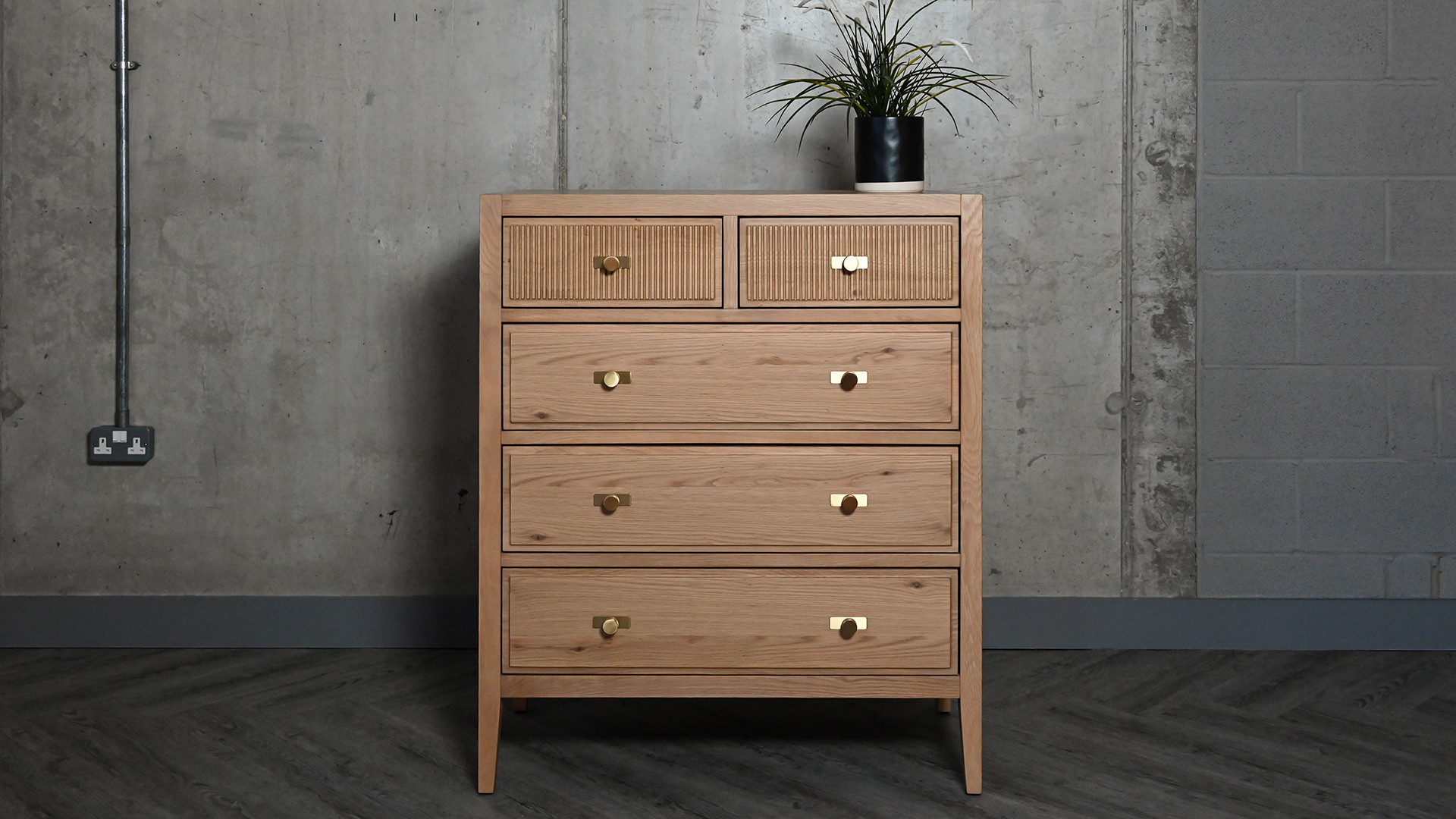 Deco - Reeded Oak 5 Drawer Chest - Natural Bed Company