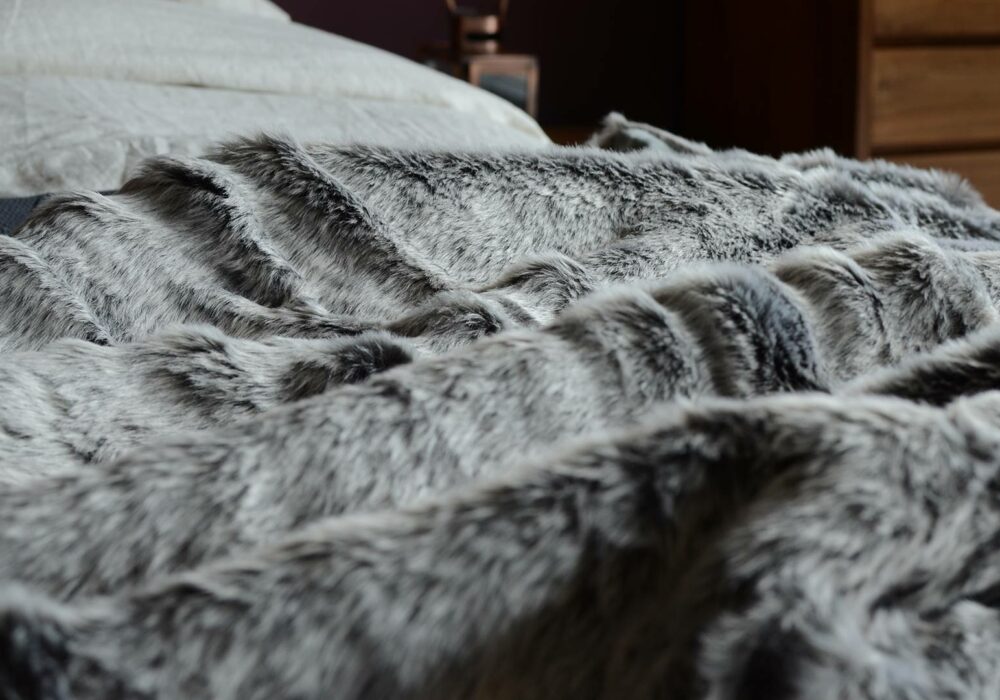 Faux Fur Throws | Natural Look | Natural Bed Company